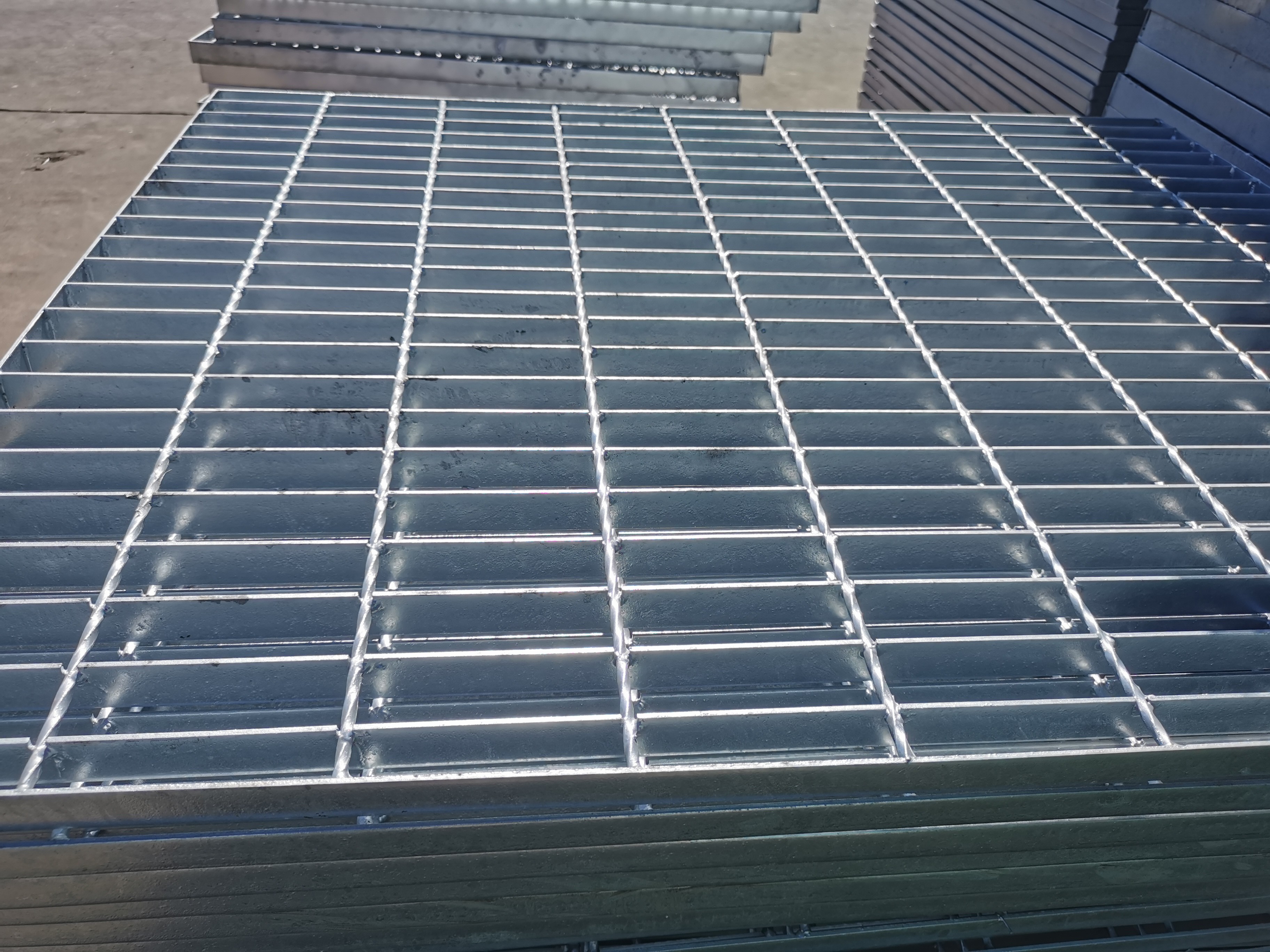 Water Permeable Stair Treads Steel Grating