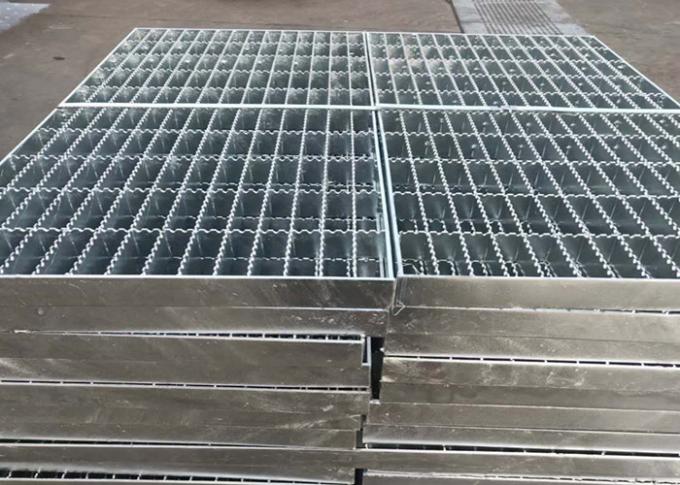 ISO9001 Rust Proof Catwalk Steel Grating 8*8mm Metal Grate For Driveway